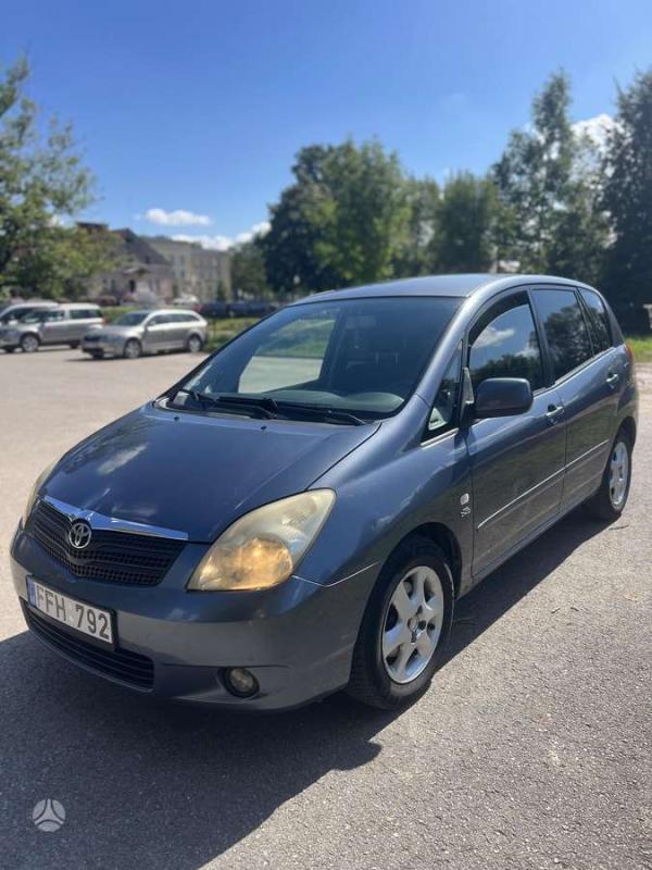 Pelēks Toyota Corolla Verso 2003 Kauņa, ar dzinēja tilpumu 2.00 L un nobraukumu 376 tūkst. km par 880 €, foto 5 vietnē AUTOMOTO.COM.LV