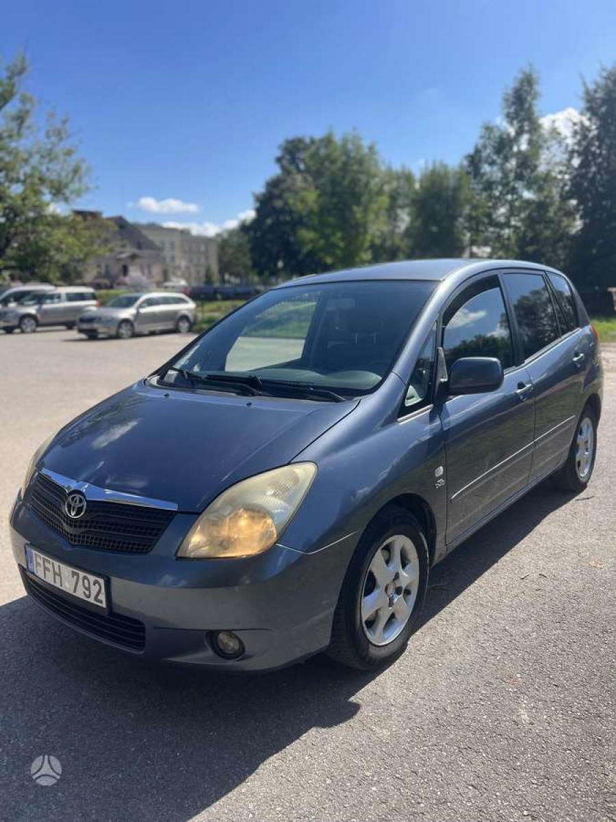 Grey Toyota Corolla Verso 2003 in Kaunas, with an engine capacity of 2.00 L and mileage of 376 thousand km for 880 €, photo 5 on AUTOMOTO.COM.LV
