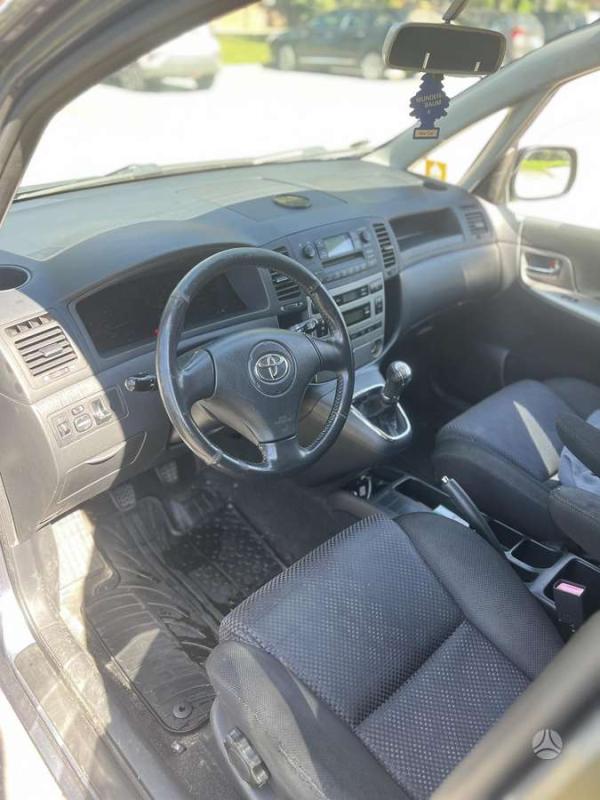 Pelēks Toyota Corolla Verso 2003 Kauņa, ar dzinēja tilpumu 2.00 L un nobraukumu 376 tūkst. km par 880 €, foto 6 vietnē AUTOMOTO.COM.LV