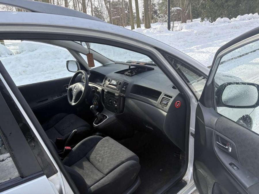 Pelēks Toyota Corolla Verso 2004 Kėdainiai, ar dzinēja tilpumu 2.00 L un nobraukumu 324 tūkst. km par 950 €, foto 4 vietnē AUTOMOTO.COM.LV
