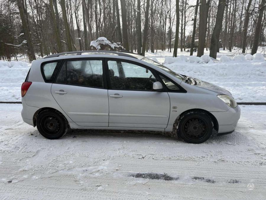 Pelēks Toyota Corolla Verso 2004 Kėdainiai, ar dzinēja tilpumu 2.00 L un nobraukumu 324 tūkst. km par 950 €, foto 7 vietnē AUTOMOTO.COM.LV