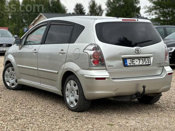 Серый Тойота Королла Версо 2004 в Елгава, объемом двигателя 2.00 л и пробегом 0 тыс. км за 1690 €, фото 4 на AUTOMOTO.COM.LV