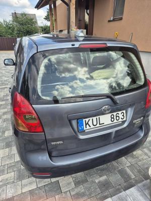 Pelēks Toyota Corolla Verso 2004 Viļņa, ar dzinēja tilpumu 1.60 L un nobraukumu 239 tūkst. km par 2600 €, foto 3 vietnē AUTOMOTO.COM.LV