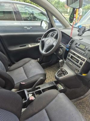 Pelēks Toyota Corolla Verso 2004 Viļņa, ar dzinēja tilpumu 1.60 L un nobraukumu 239 tūkst. km par 2600 €, foto 4 vietnē AUTOMOTO.COM.LV