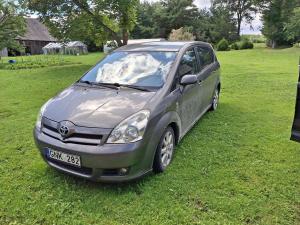 Pelēks Toyota Corolla Verso 2004 Kauņa, ar dzinēja tilpumu 2.00 L un nobraukumu 300 tūkst. km par 1100 €, foto 4 vietnē AUTOMOTO.COM.LV