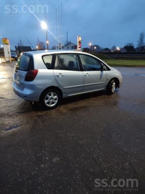 Grey Toyota Corolla Verso 2004 in Daugavpils, with an engine capacity of 2.00 L and mileage of 351 thousand km for 1400 €, photo 4 on AUTOMOTO.COM.LV