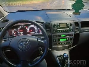 Grey Toyota Corolla Verso 2004 in Daugavpils, with an engine capacity of 2.00 L and mileage of 351 thousand km for 1400 €, photo 7 on AUTOMOTO.COM.LV