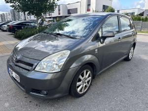 Grey Toyota Corolla Verso 2004 in Vilnius, with an engine capacity of 2.00 L and mileage of 241 thousand km for 1750 €, photo 3 on AUTOMOTO.COM.LV