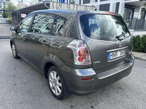 Grey Toyota Corolla Verso 2004 in Vilnius, with an engine capacity of 2.00 L and mileage of 241 thousand km for 1750 €, photo 4 on AUTOMOTO.COM.LV
