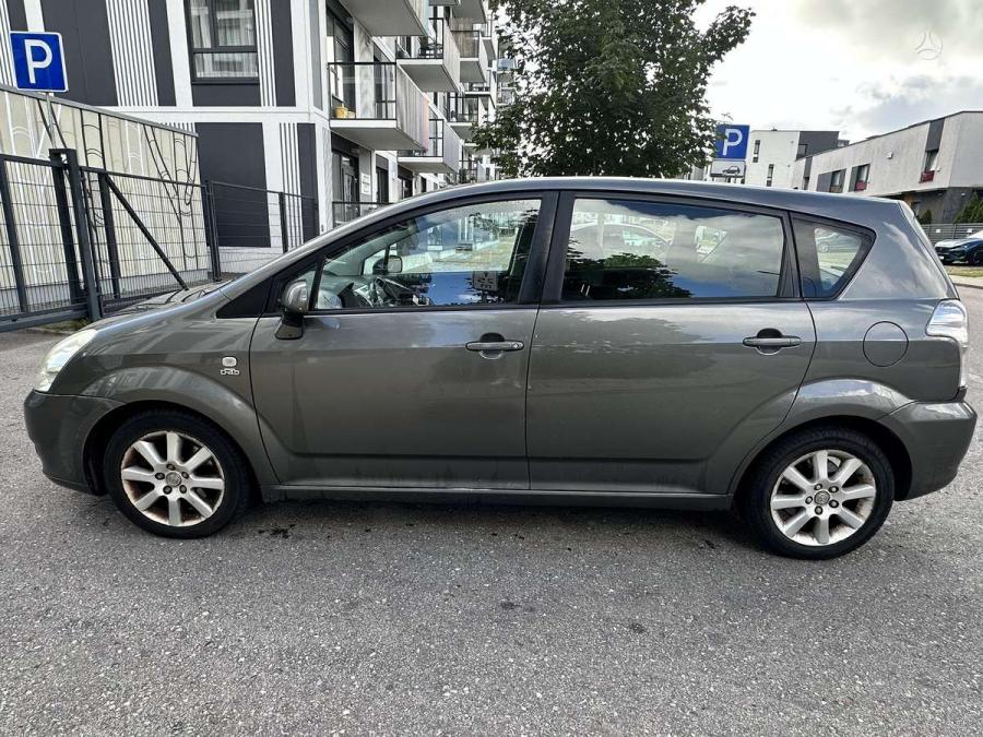 Grey Toyota Corolla Verso 2004 in Vilnius, with an engine capacity of 2.00 L and mileage of 241 thousand km for 1750 €, photo 6 on AUTOMOTO.COM.LV
