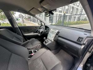 Grey Toyota Corolla Verso 2004 in Vilnius, with an engine capacity of 2.00 L and mileage of 241 thousand km for 1750 €, photo 7 on AUTOMOTO.COM.LV