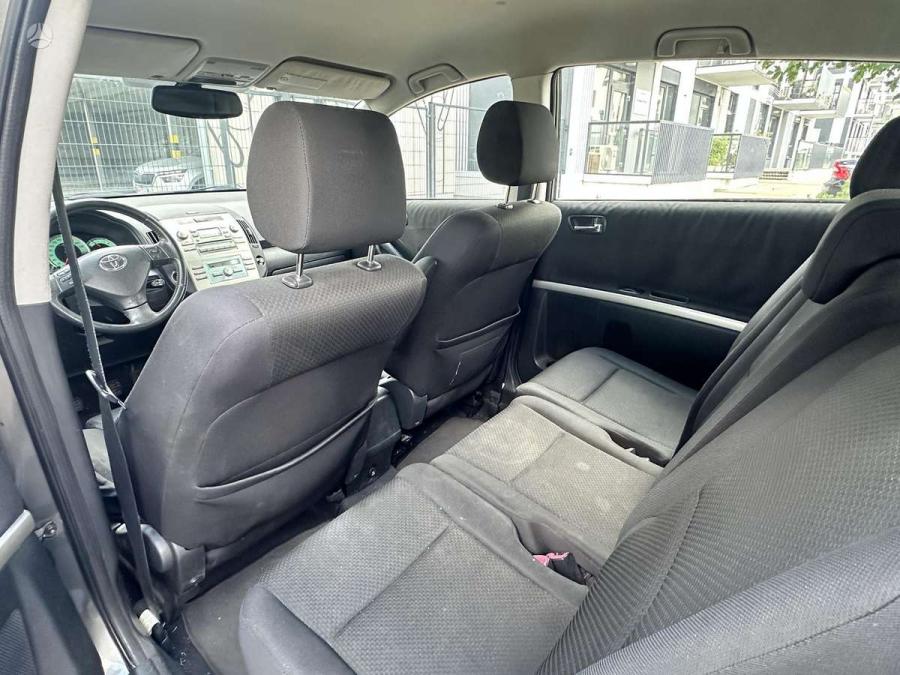 Grey Toyota Corolla Verso 2004 in Vilnius, with an engine capacity of 2.00 L and mileage of 241 thousand km for 1750 €, photo 9 on AUTOMOTO.COM.LV