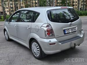 Pelēks Toyota Corolla Verso 2005 Rīga, ar dzinēja tilpumu 2.20 L un nobraukumu 424 tūkst. km par 1300 €, foto 2 vietnē AUTOMOTO.COM.LV