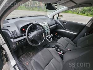 Pelēks Toyota Corolla Verso 2005 Rīga, ar dzinēja tilpumu 2.20 L un nobraukumu 424 tūkst. km par 1300 €, foto 3 vietnē AUTOMOTO.COM.LV