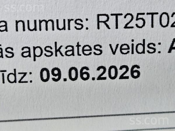 Grey Toyota Corolla Verso 2005 in Riga, with an engine capacity of 2.20 L and mileage of 424 thousand km for 1300 €, photo 4 on AUTOMOTO.COM.LV