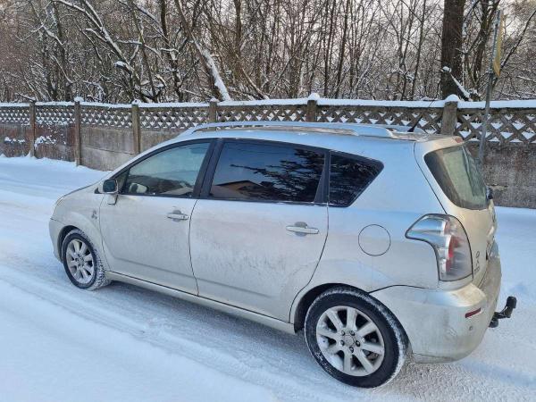 Grey Toyota Corolla Verso 2005 in Kaunas, with an engine capacity of 2.00 L and mileage of 579 thousand km for 1100 €, photo 2 on AUTOMOTO.COM.LV