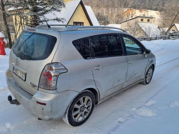 Grey Toyota Corolla Verso 2005 in Kaunas, with an engine capacity of 2.00 L and mileage of 579 thousand km for 1100 €, photo 6 on AUTOMOTO.COM.LV