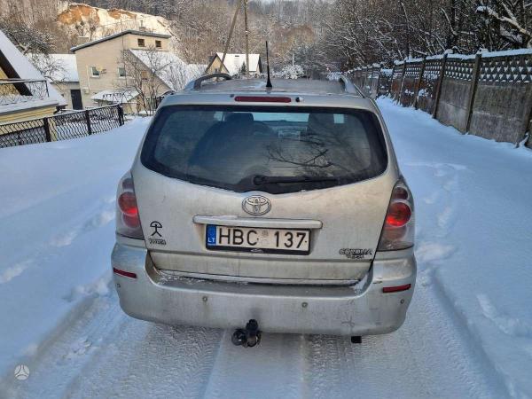 Grey Toyota Corolla Verso 2005 in Kaunas, with an engine capacity of 2.00 L and mileage of 579 thousand km for 1100 €, photo 7 on AUTOMOTO.COM.LV