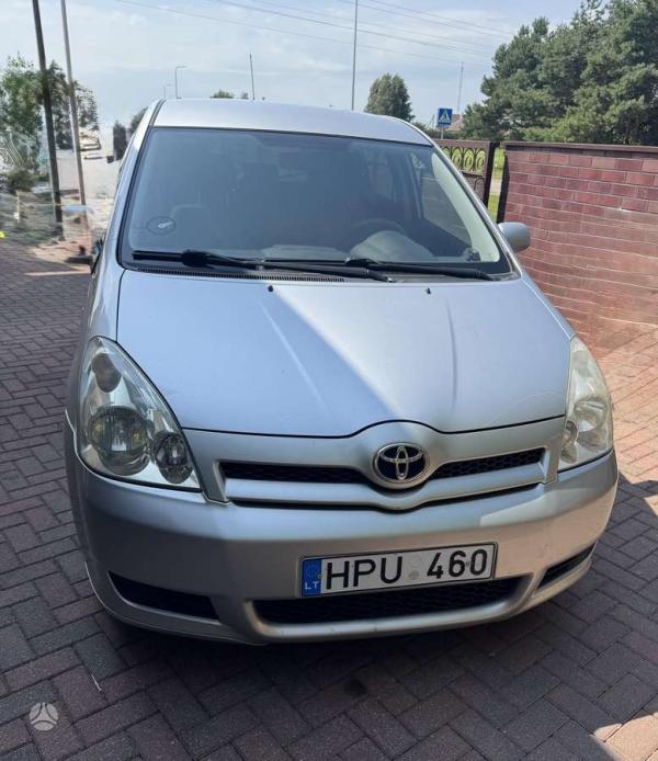 Pelēks Toyota Corolla Verso 2005 Tauragė, ar dzinēja tilpumu 2.00 L un nobraukumu 332 tūkst. km par 1050 €, foto 1 vietnē AUTOMOTO.COM.LV