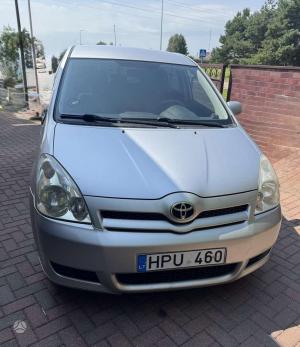 Pelēks Toyota Corolla Verso 2005 Tauragė, ar dzinēja tilpumu 2.00 L un nobraukumu 332 tūkst. km par 1050 €, foto  vietnē AUTOMOTO.COM.LV