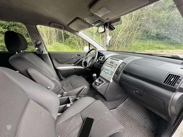 Grey Toyota Corolla Verso 2005 in Vilnius, with an engine capacity of 2.00 L and mileage of 370 thousand km for 1400 €, photo 8 on AUTOMOTO.COM.LV