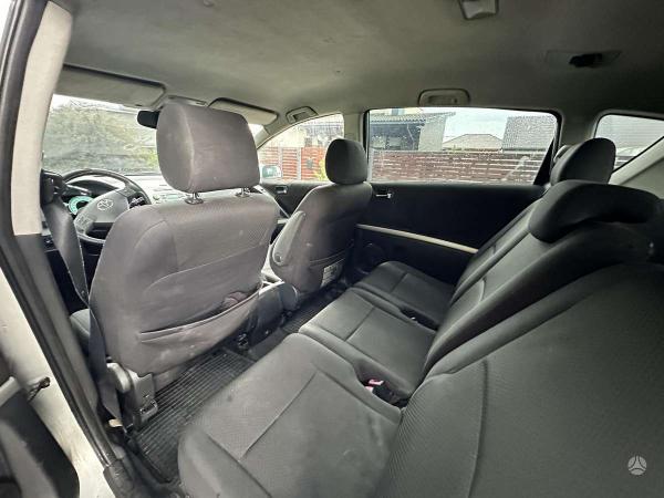 Grey Toyota Corolla Verso 2005 in Vilnius, with an engine capacity of 2.00 L and mileage of 370 thousand km for 1400 €, photo 10 on AUTOMOTO.COM.LV