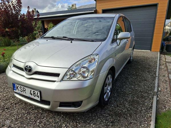 Pelēks Toyota Corolla Verso 2005 Marijampole, ar dzinēja tilpumu 2.00 L un nobraukumu 241 tūkst. km par 950 €, foto 1 vietnē AUTOMOTO.COM.LV