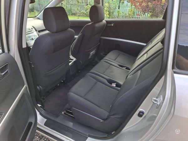 Pelēks Toyota Corolla Verso 2005 Marijampole, ar dzinēja tilpumu 2.00 L un nobraukumu 241 tūkst. km par 950 €, foto 7 vietnē AUTOMOTO.COM.LV