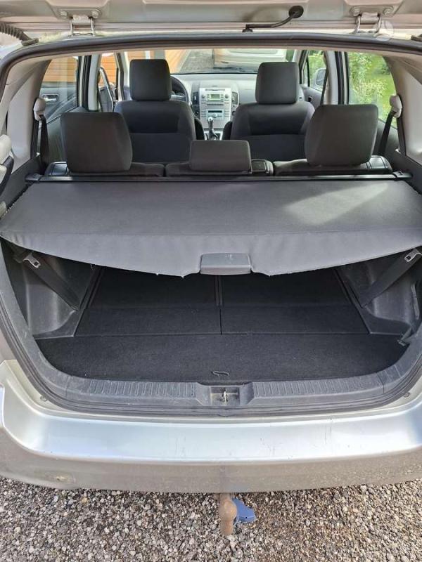 Pelēks Toyota Corolla Verso 2005 Marijampole, ar dzinēja tilpumu 2.00 L un nobraukumu 241 tūkst. km par 950 €, foto 10 vietnē AUTOMOTO.COM.LV