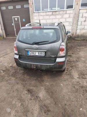 Pelēks Toyota Corolla Verso 2006 Viļņa, ar dzinēja tilpumu 2.20 L un nobraukumu 175 tūkst. km par 800 €, foto 4 vietnē AUTOMOTO.COM.LV