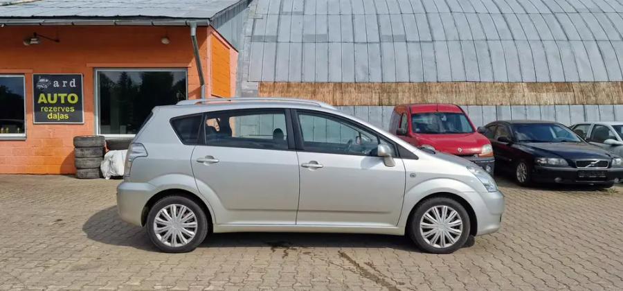 Pelēks Toyota Corolla Verso 2006 Valmiera, ar dzinēja tilpumu 2.20 L un nobraukumu 273 tūkst. km par 1600 €, foto 3 vietnē AUTOMOTO.COM.LV