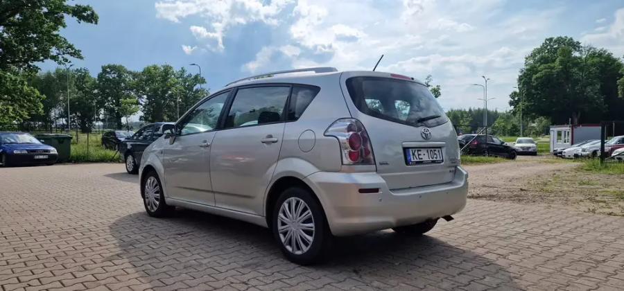 Pelēks Toyota Corolla Verso 2006 Valmiera, ar dzinēja tilpumu 2.20 L un nobraukumu 273 tūkst. km par 1600 €, foto 5 vietnē AUTOMOTO.COM.LV
