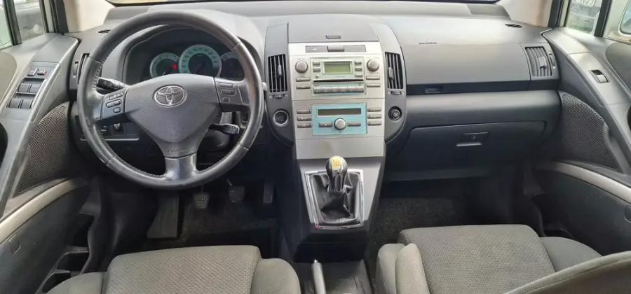 Pelēks Toyota Corolla Verso 2006 Valmiera, ar dzinēja tilpumu 2.20 L un nobraukumu 273 tūkst. km par 1600 €, foto 8 vietnē AUTOMOTO.COM.LV