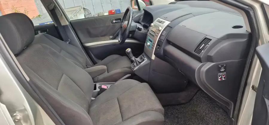 Pelēks Toyota Corolla Verso 2006 Valmiera, ar dzinēja tilpumu 2.20 L un nobraukumu 273 tūkst. km par 1600 €, foto 10 vietnē AUTOMOTO.COM.LV