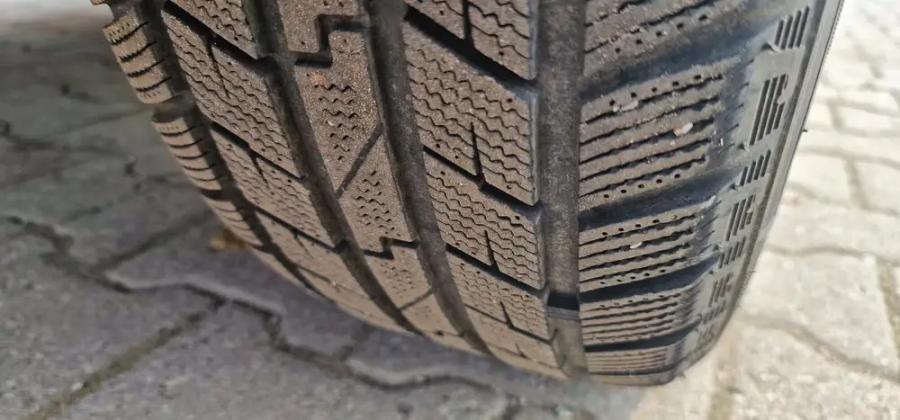 Pelēks Toyota Corolla Verso 2006 Valmiera, ar dzinēja tilpumu 2.20 L un nobraukumu 273 tūkst. km par 1600 €, foto 13 vietnē AUTOMOTO.COM.LV