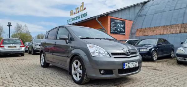 Grey Toyota Corolla Verso 2006 in Valmiera, with an engine capacity of 2.20 L and mileage of 318 thousand km for 1850 €, photo 1 on AUTOMOTO.COM.LV