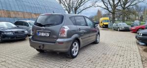 Pelēks Toyota Corolla Verso 2006 Valmiera, ar dzinēja tilpumu 2.20 L un nobraukumu 318 tūkst. km par 1850 €, foto 4 vietnē AUTOMOTO.COM.LV
