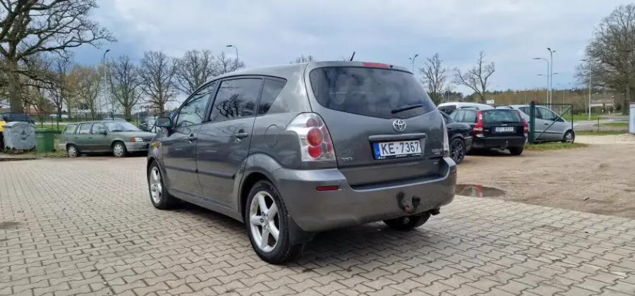 Pelēks Toyota Corolla Verso 2006 Valmiera, ar dzinēja tilpumu 2.20 L un nobraukumu 318 tūkst. km par 1850 €, foto 5 vietnē AUTOMOTO.COM.LV