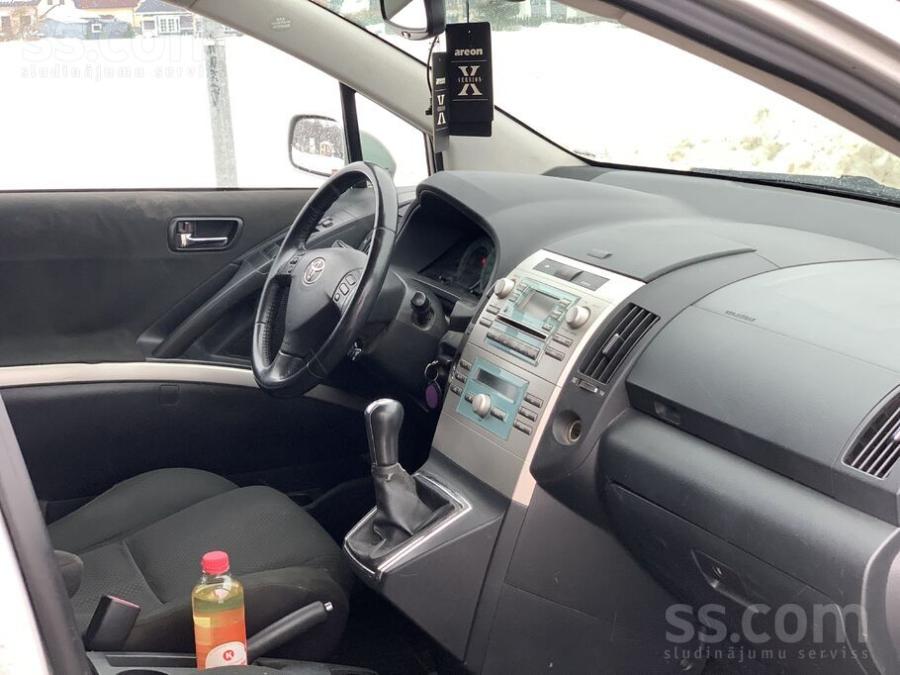 Pelēks Toyota Corolla Verso 2007 Rīga, ar dzinēja tilpumu 2.20 L un nobraukumu 350 tūkst. km par 1950 €, foto 6 vietnē AUTOMOTO.COM.LV