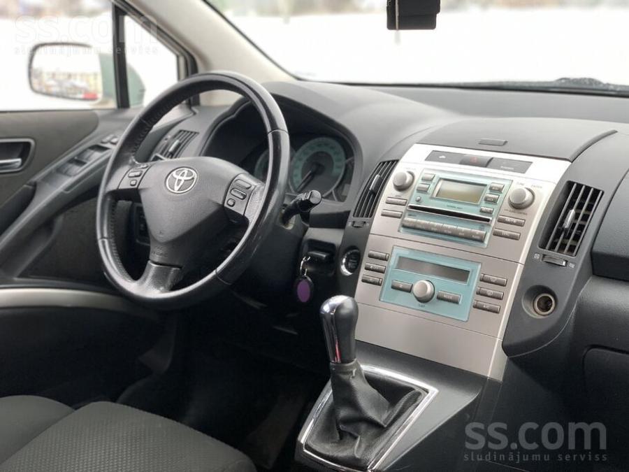 Pelēks Toyota Corolla Verso 2007 Rīga, ar dzinēja tilpumu 2.20 L un nobraukumu 350 tūkst. km par 1950 €, foto 7 vietnē AUTOMOTO.COM.LV