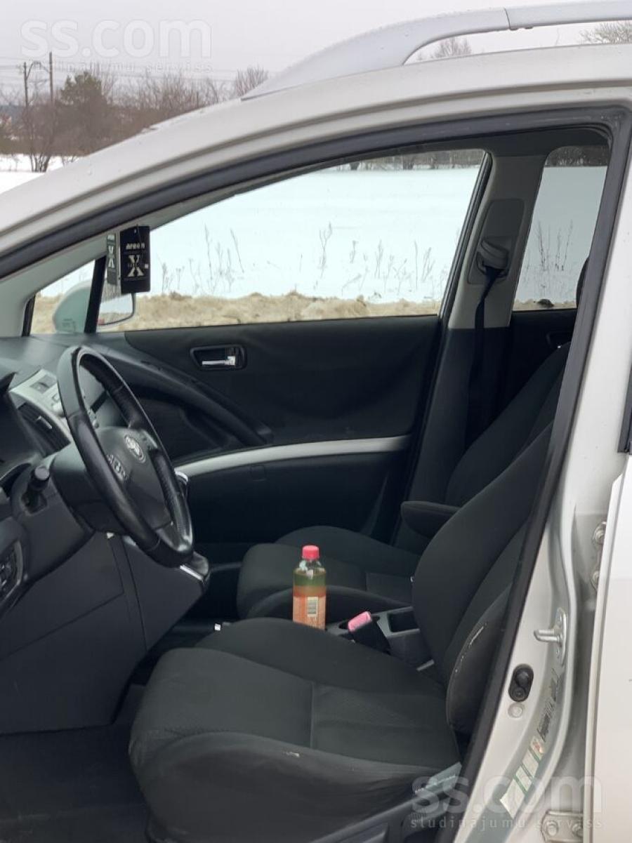 Pelēks Toyota Corolla Verso 2007 Rīga, ar dzinēja tilpumu 2.20 L un nobraukumu 350 tūkst. km par 1950 €, foto 8 vietnē AUTOMOTO.COM.LV