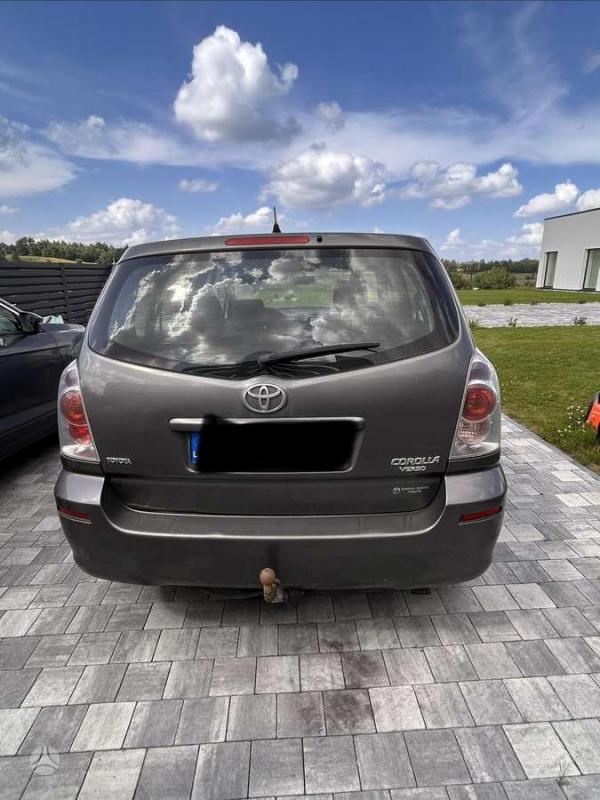 Pelēks Toyota Corolla Verso 2007 Viļņa, ar dzinēja tilpumu 2.23 L un nobraukumu 289 tūkst. km par 1600 €, foto 4 vietnē AUTOMOTO.COM.LV