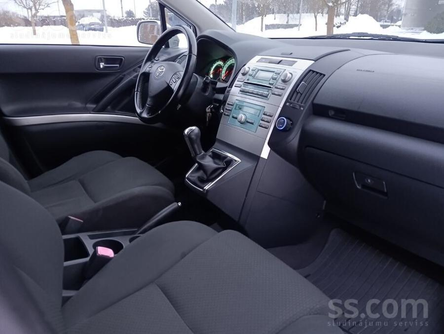 Pelēks Toyota Corolla Verso 2007 Rīga, ar dzinēja tilpumu 1.80 L un nobraukumu 347 tūkst. km par 2650 €, foto 7 vietnē AUTOMOTO.COM.LV