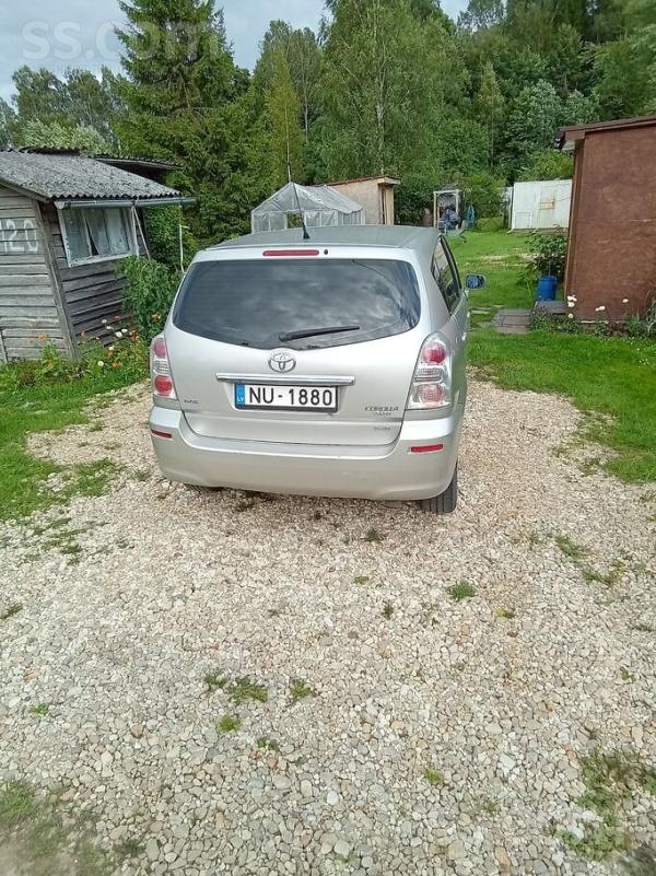 Grey Toyota Corolla Verso 2007 in Ogre, with an engine capacity of 2.20 L and mileage of 290 thousand km for 3150 €, photo 2 on AUTOMOTO.COM.LV