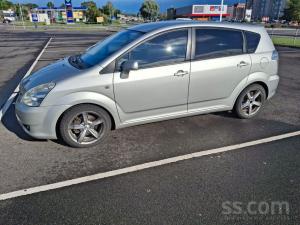 Pelēks Toyota Corolla Verso 2007 Rēzekne, ar dzinēja tilpumu 2.20 L un nobraukumu 307 tūkst. km par 2800 €, foto  vietnē AUTOMOTO.COM.LV
