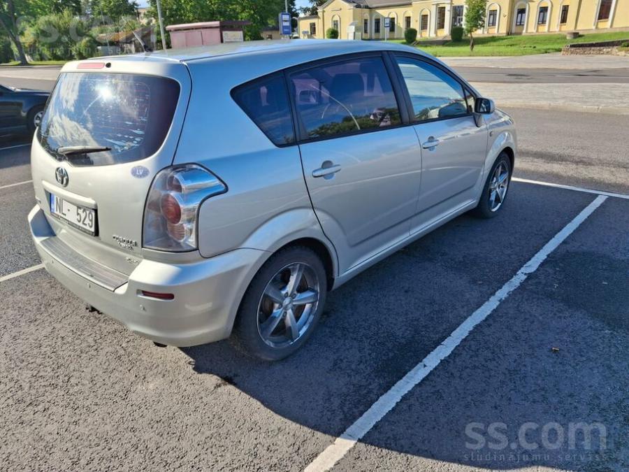 Pelēks Toyota Corolla Verso 2007 Rēzekne, ar dzinēja tilpumu 2.20 L un nobraukumu 307 tūkst. km par 2800 €, foto 3 vietnē AUTOMOTO.COM.LV