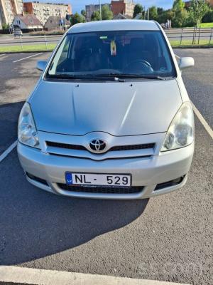 Pelēks Toyota Corolla Verso 2007 Rēzekne, ar dzinēja tilpumu 2.20 L un nobraukumu 307 tūkst. km par 2800 €, foto 5 vietnē AUTOMOTO.COM.LV