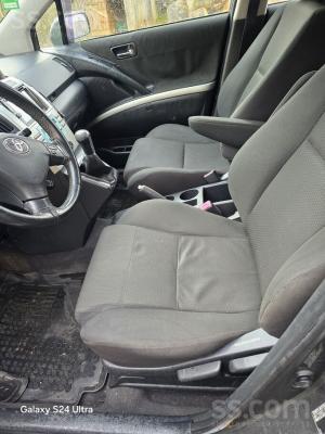 Grey Toyota Corolla Verso 2007 in Rezekne, with an engine capacity of 2.00 L and mileage of 335 thousand km for 1550 €, photo 6 on AUTOMOTO.COM.LV