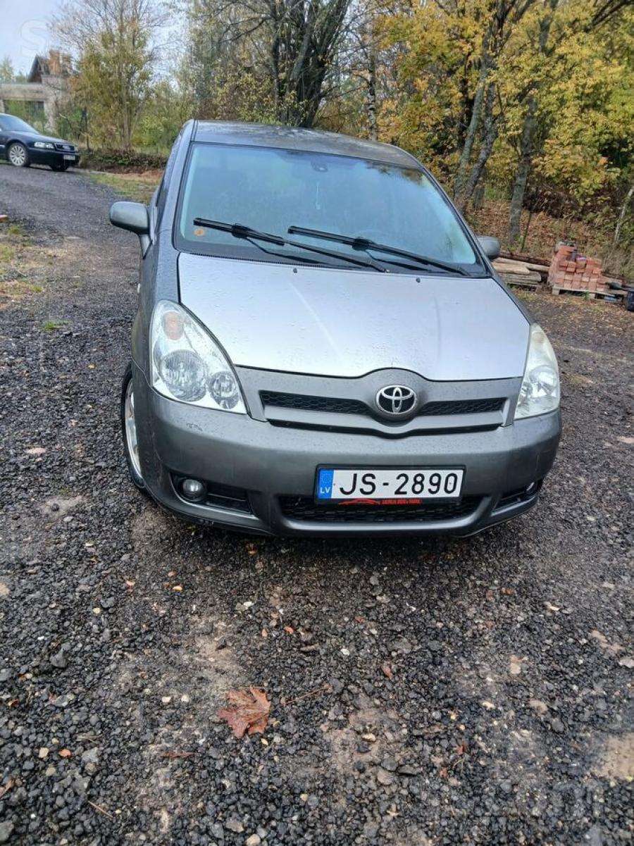 Grey Toyota Corolla Verso 2007 in Rezekne, with an engine capacity of 2.00 L and mileage of 335 thousand km for 1550 €, photo 7 on AUTOMOTO.COM.LV