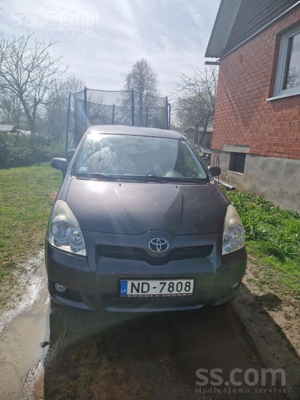 Pelēks Toyota Corolla Verso 2008 Ogre, ar dzinēja tilpumu 2.20 L un nobraukumu 396 tūkst. km par 900 €, foto 1 vietnē AUTOMOTO.COM.LV